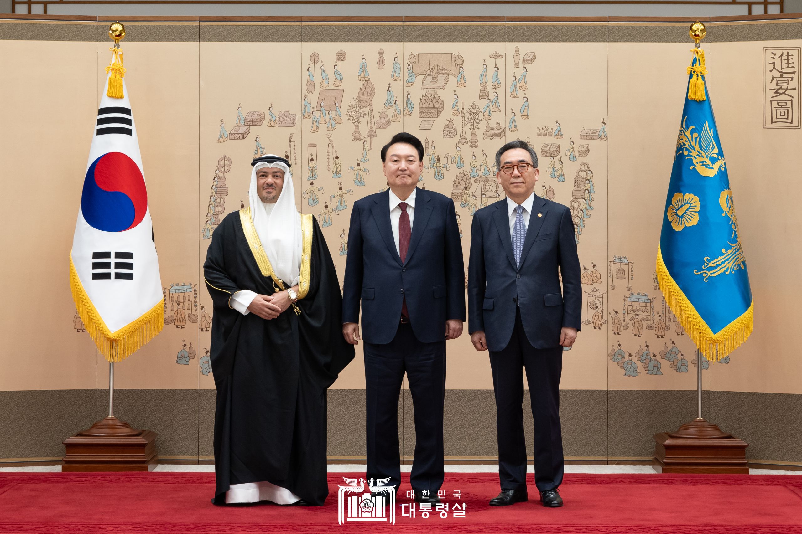 Ambassadors-Designate to ROK Present Credentials to President View ...